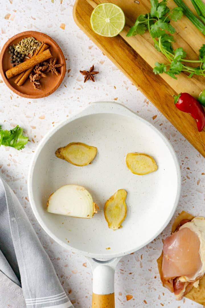 Healthy Chicken Pho Recipe (Is Pho Good For Weight Loss?) - Fitsian ...