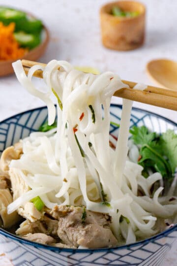 Healthy Chicken Pho Recipe (Is Pho Good For Weight Loss?) - Fitsian ...