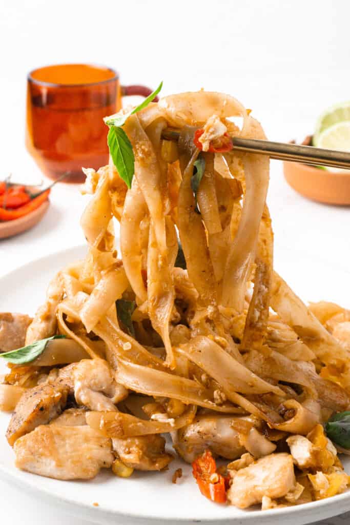 Healthy Chicken Pad Kee Mao Recipe - Fitsian Food Life